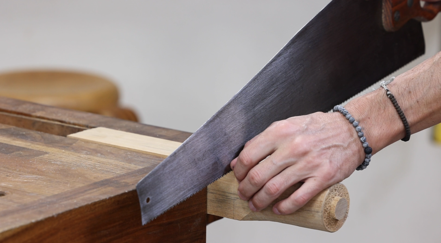 Ma technique pour scier droit ! - Apprendre la menuiserie