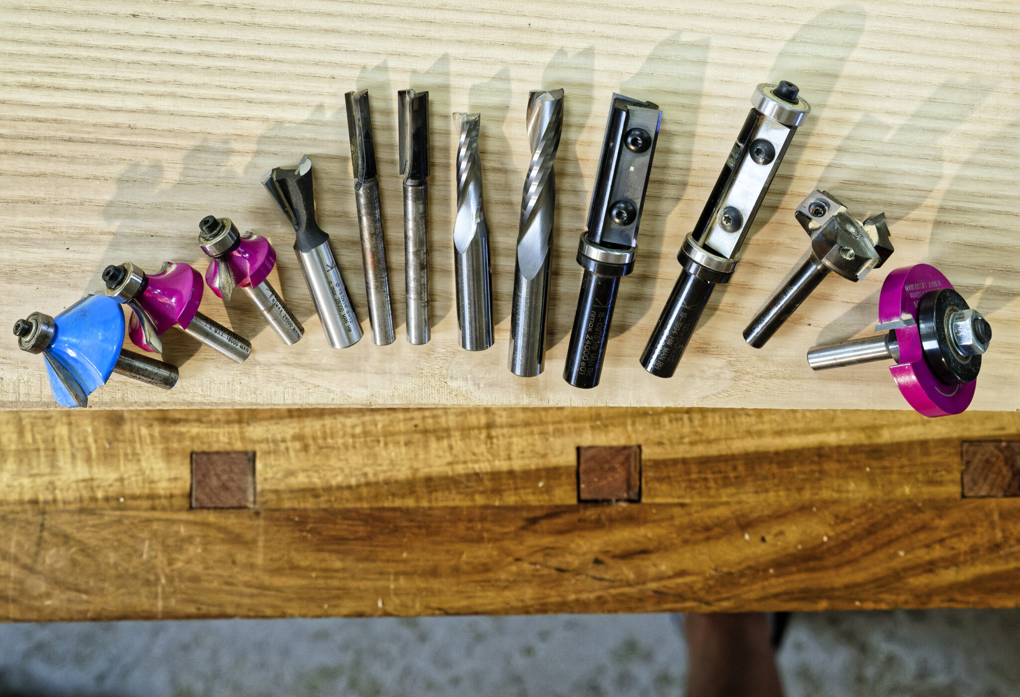 Assemblage à queue d'aronde avec des outils à main - Apprendre la ...